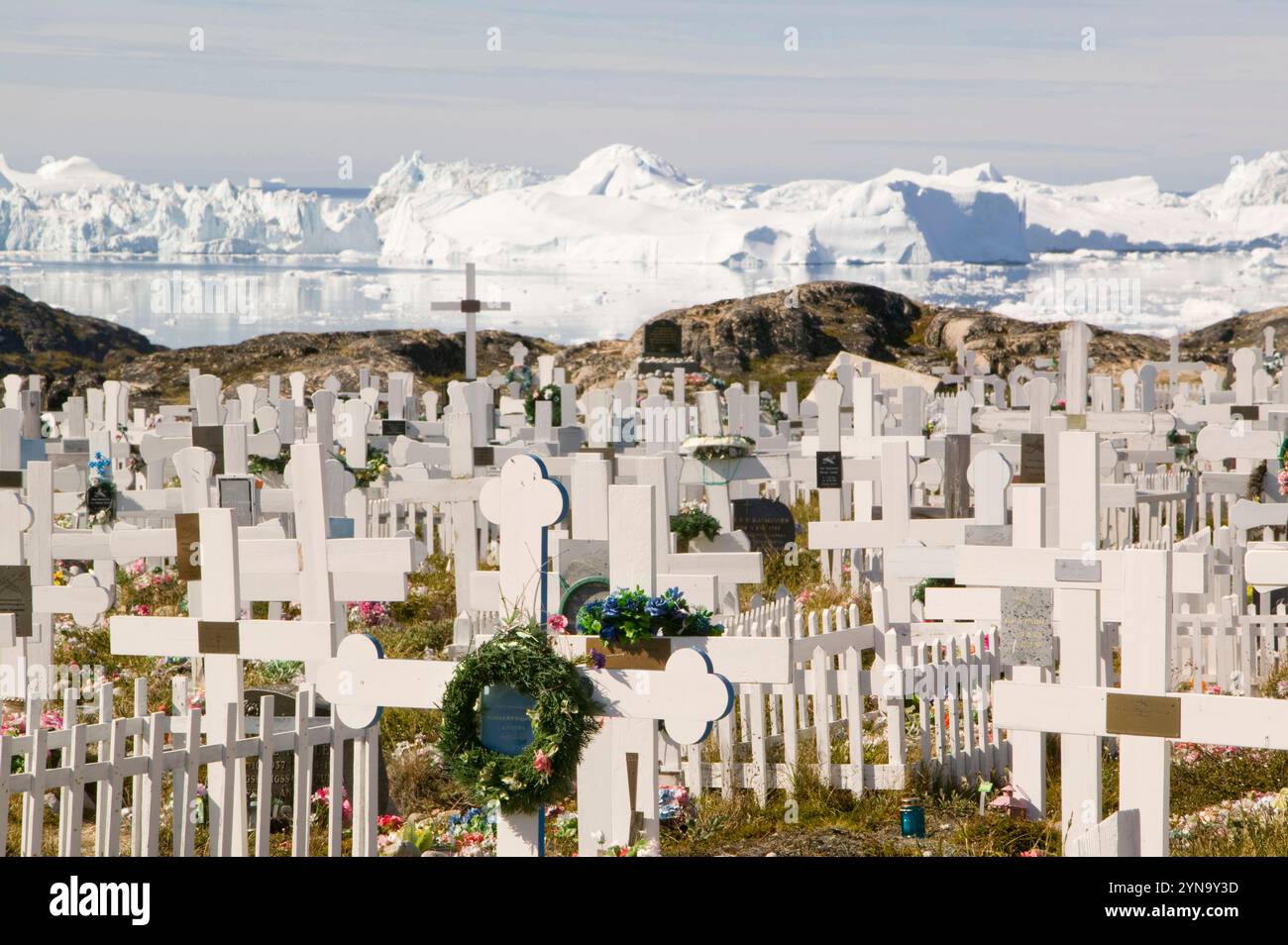 An Inuit burial graveyard at Ilulissat on Greenland Stock Photo - Alamy