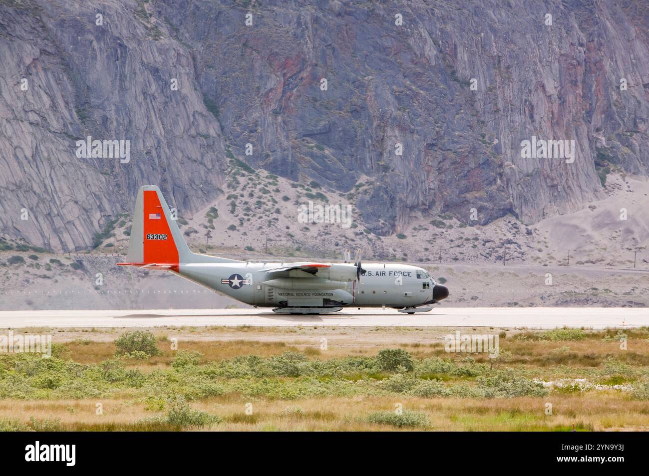 An American Air Force flight at Kangerlussuaq Airport on Greenland ...
