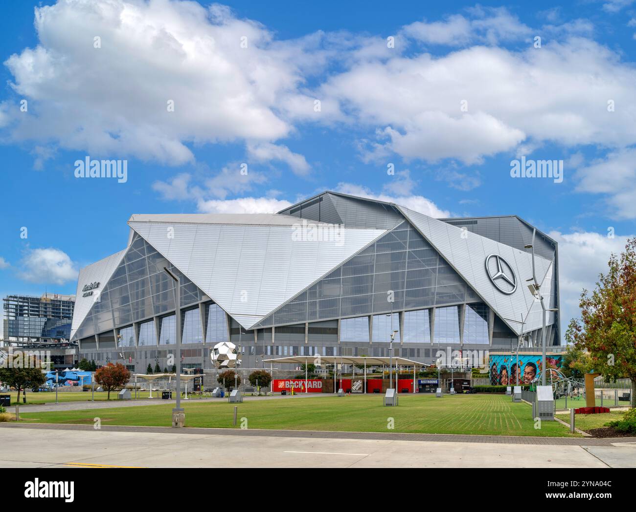 Mercedes benz stadium hi-res stock photography and images - Alamy
