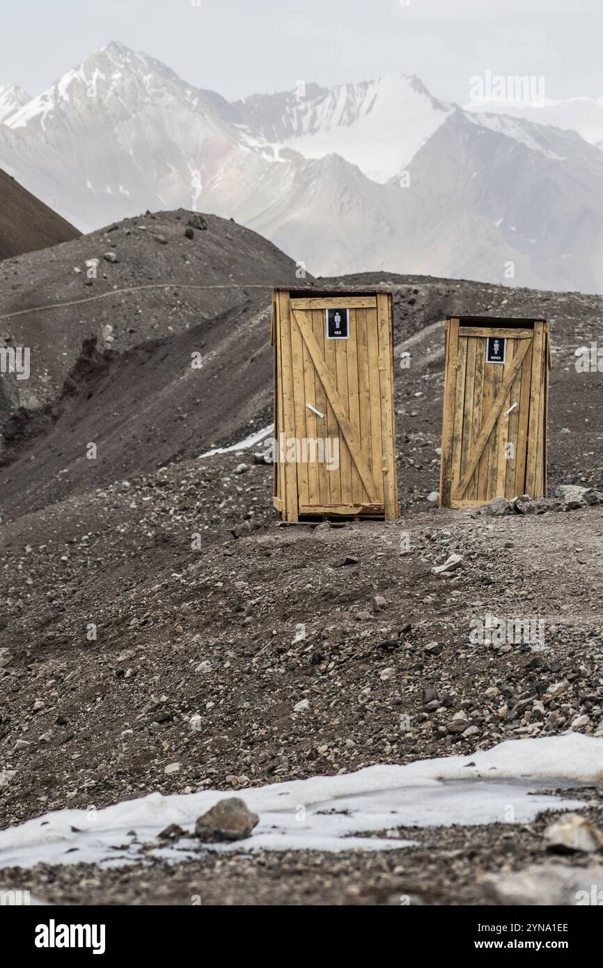 Asia toilets hi-res stock photography and images - Alamy
