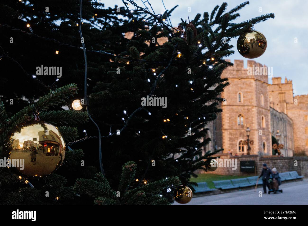 Windsor castle christmas 2024 hi-res stock photography and images - Alamy