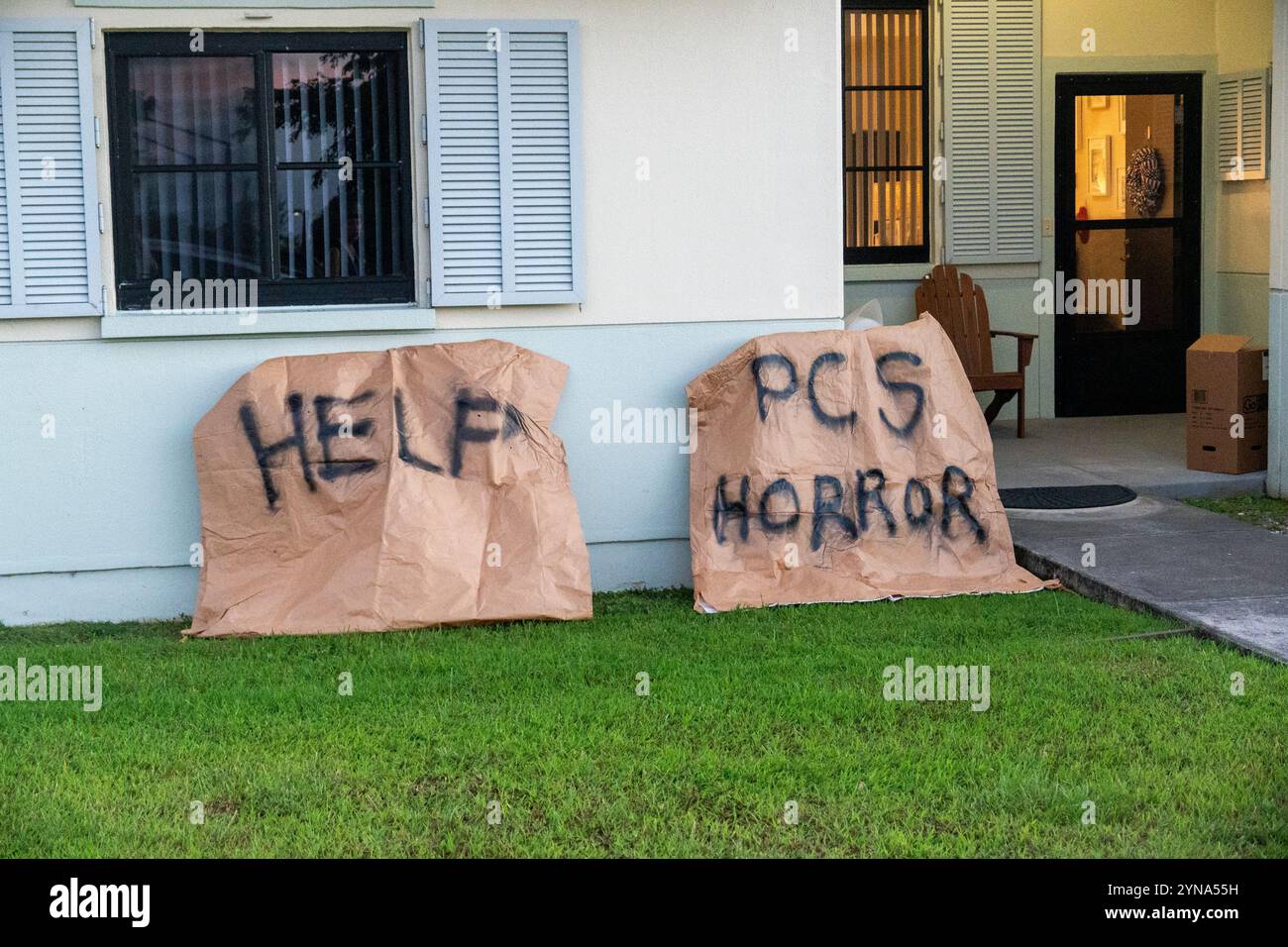 Group kids trick treating hi-res stock photography and images - Alamy