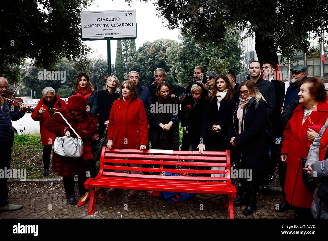 Forza Italia inaugura una panchina per Simonetta Cesaroni vittima di ...