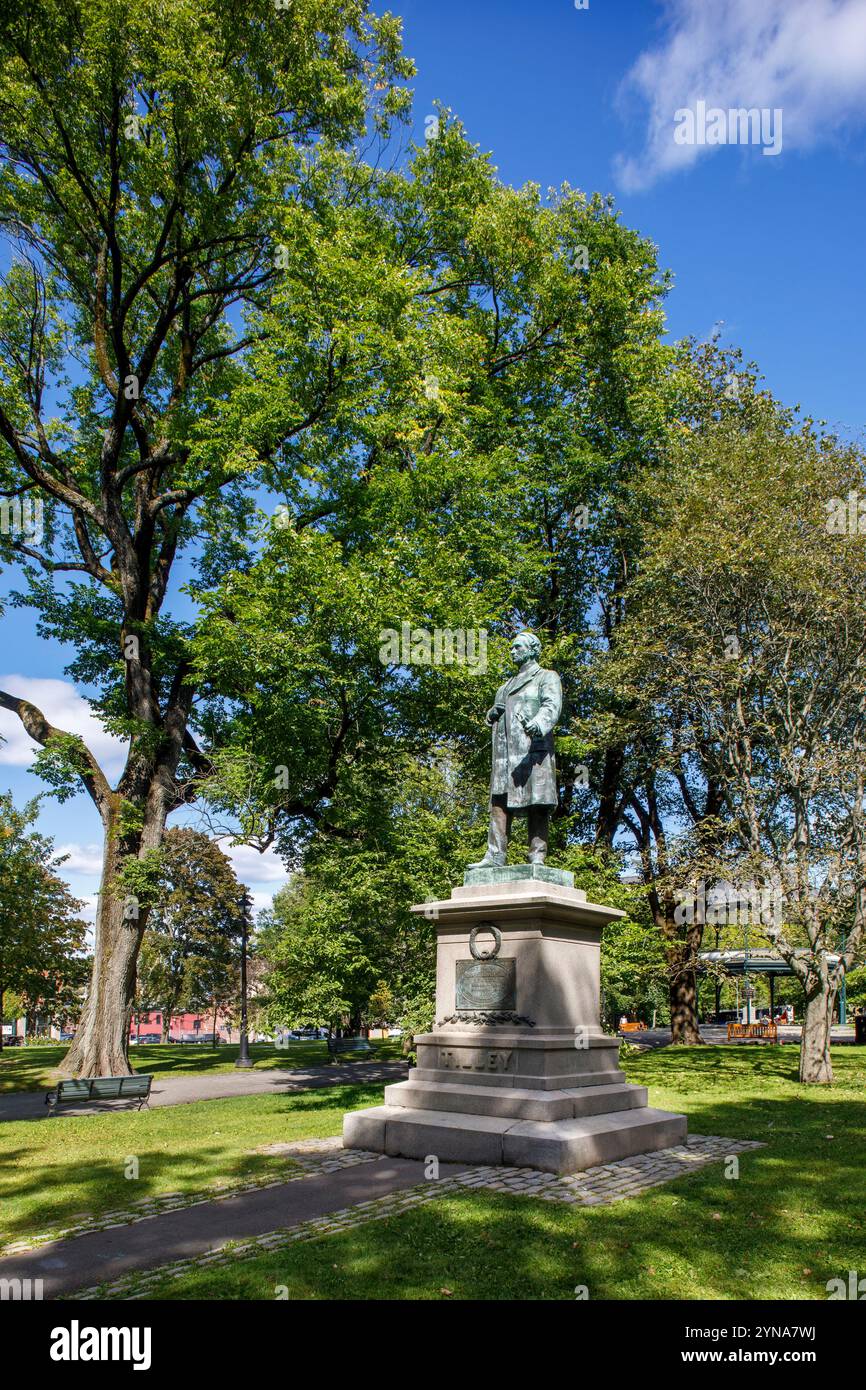 Samuel leonard tilley statue hi-res stock photography and images - Alamy