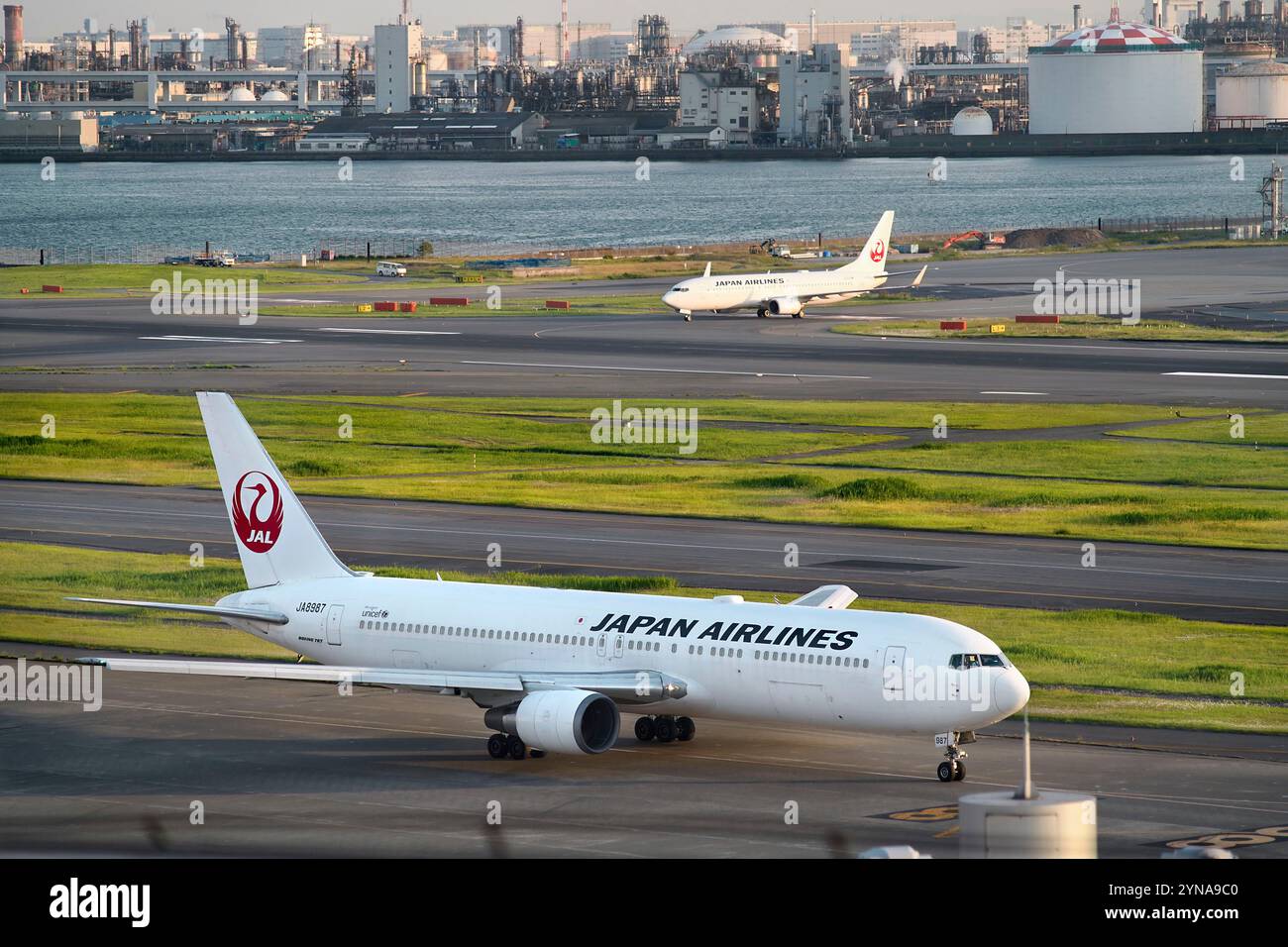 Japan, Honshu island, Kanto, Tokyo, Haneda, the airport, runways and ...