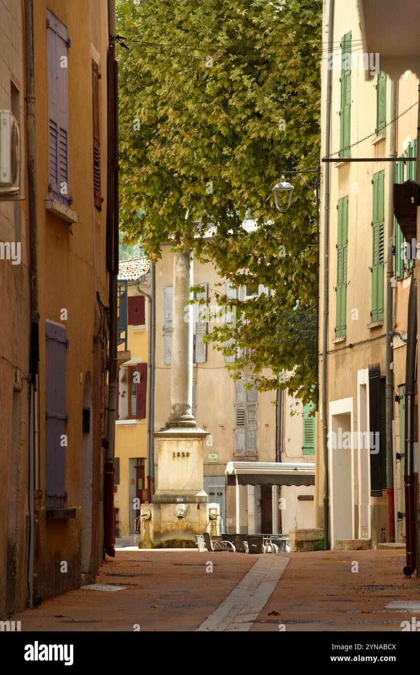Colonne haute hi-res stock photography and images - Alamy