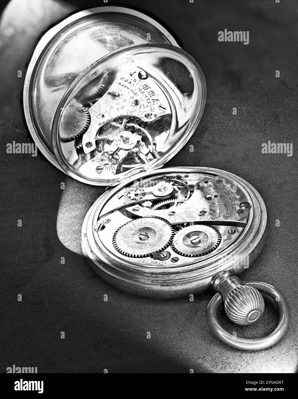 Cogs ratchet hi-res stock photography and images - Alamy