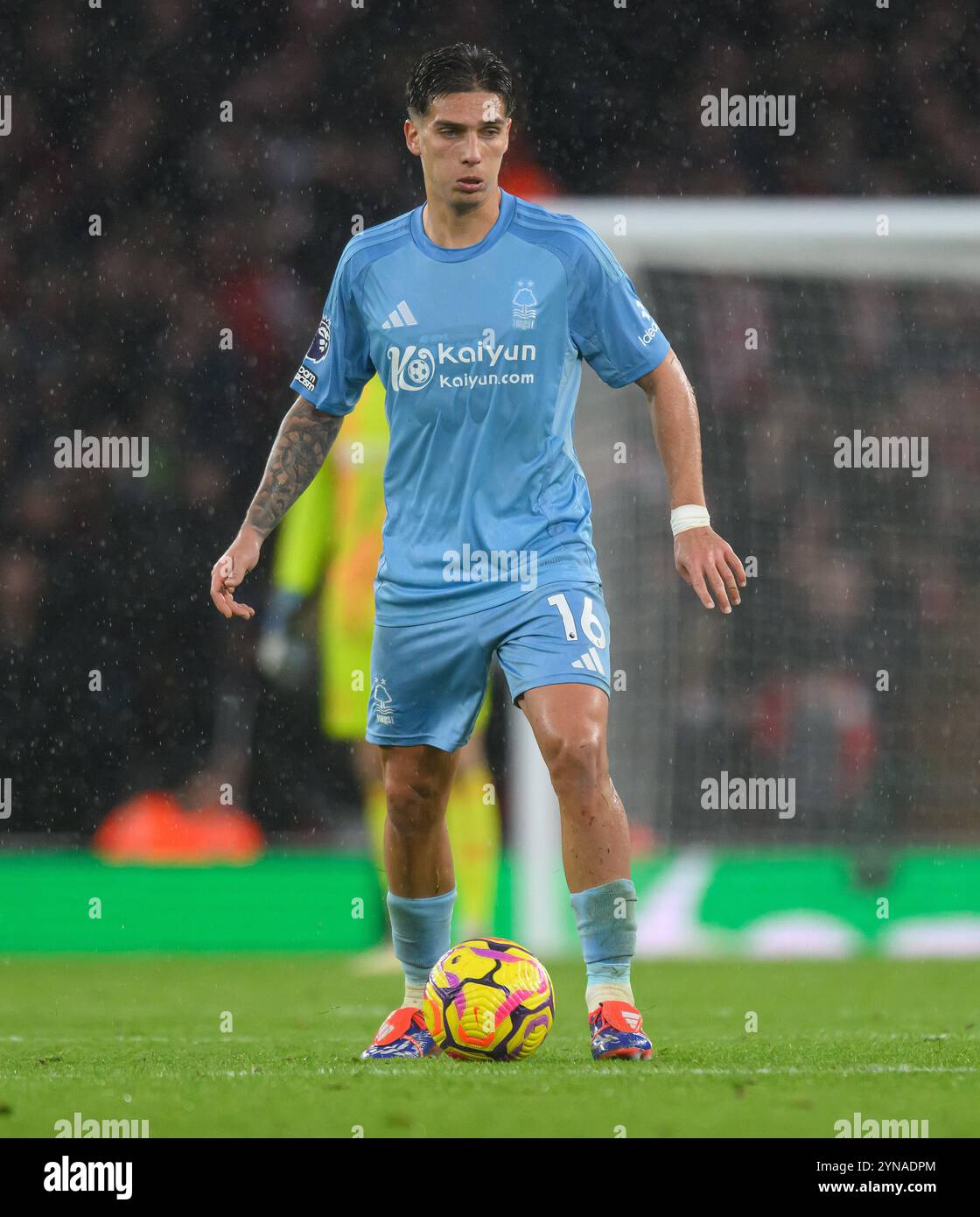 Nicolas dominguez nottingham forest hi-res stock photography and images ...
