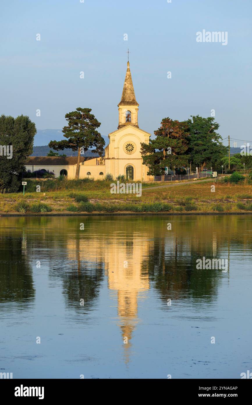 France, Drome (26), Montelimar, le fleuve Rhone, canal de derivation ...