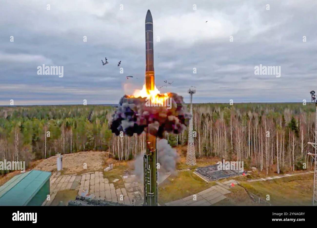 YARS Russian intercontinental missile test launch. Photo: Russian ...