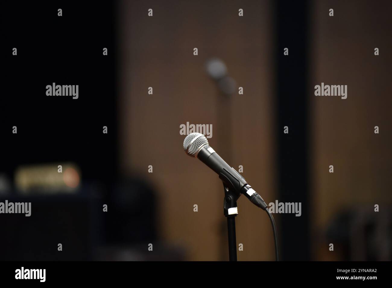 Microphone on the empty stage. Live music entertainment industry Stock ...