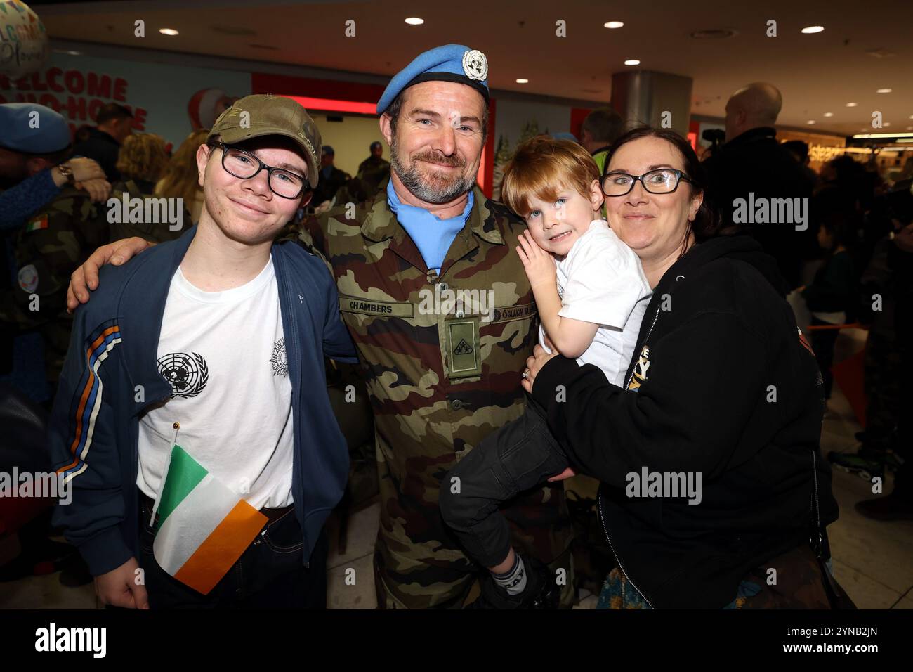 Private Derek Chambers is reunited with his son Logan Chambers, aged 4 ...