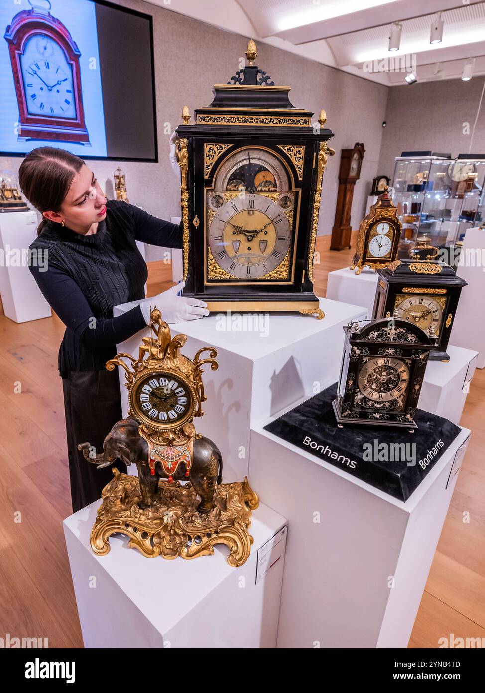London, UK. 25th Nov, 2024. A late 17th Century French Pendule ...