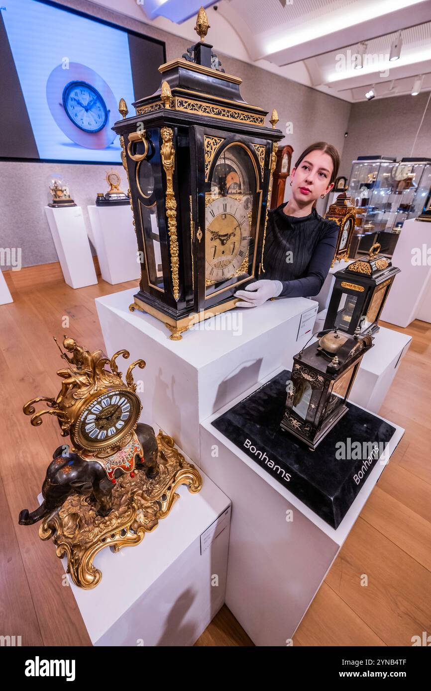 17th century french clock hi-res stock photography and images - Alamy
