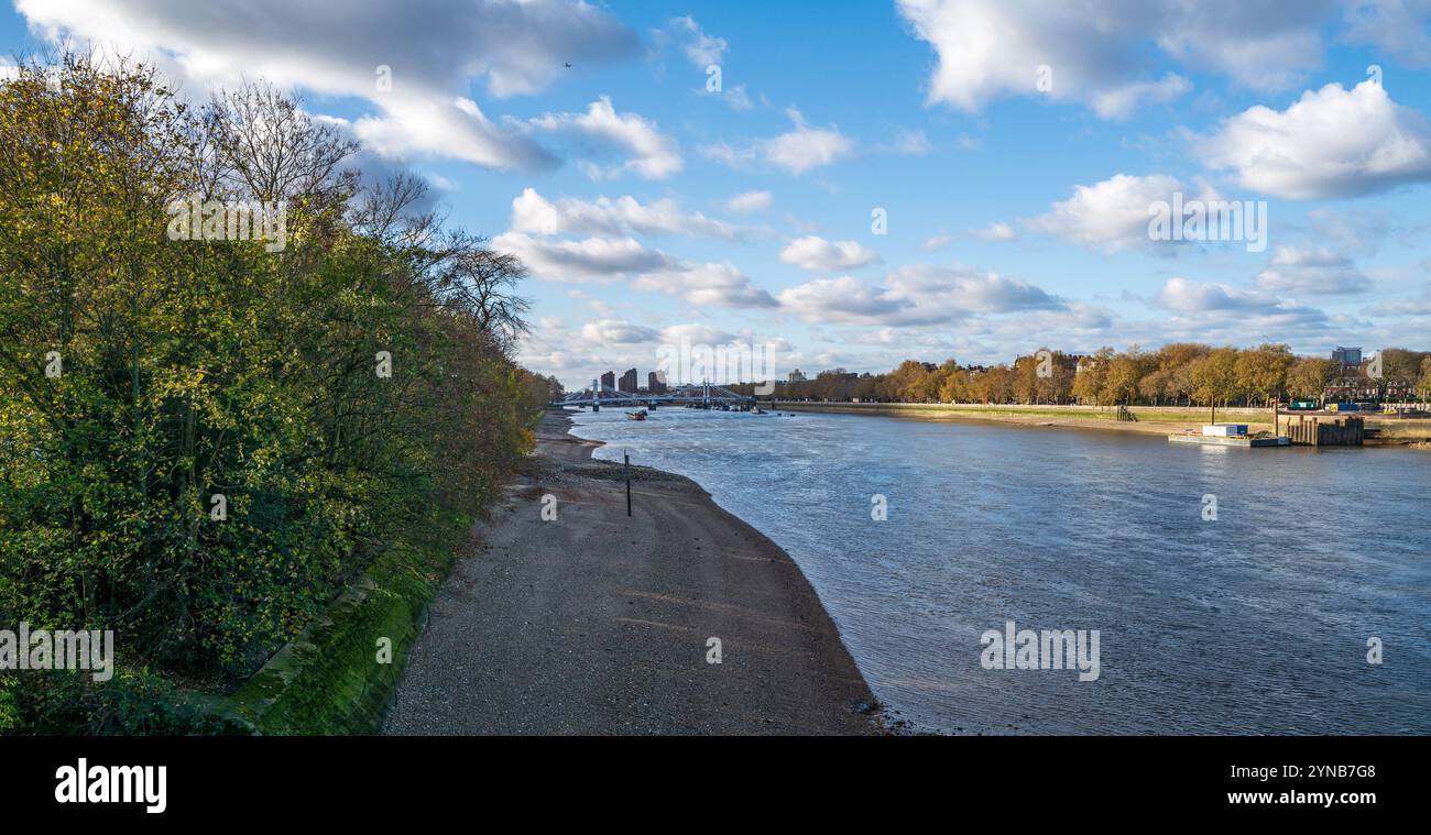 River Thames at low tide as viewed from Chelsea Bridge, London Stock ...