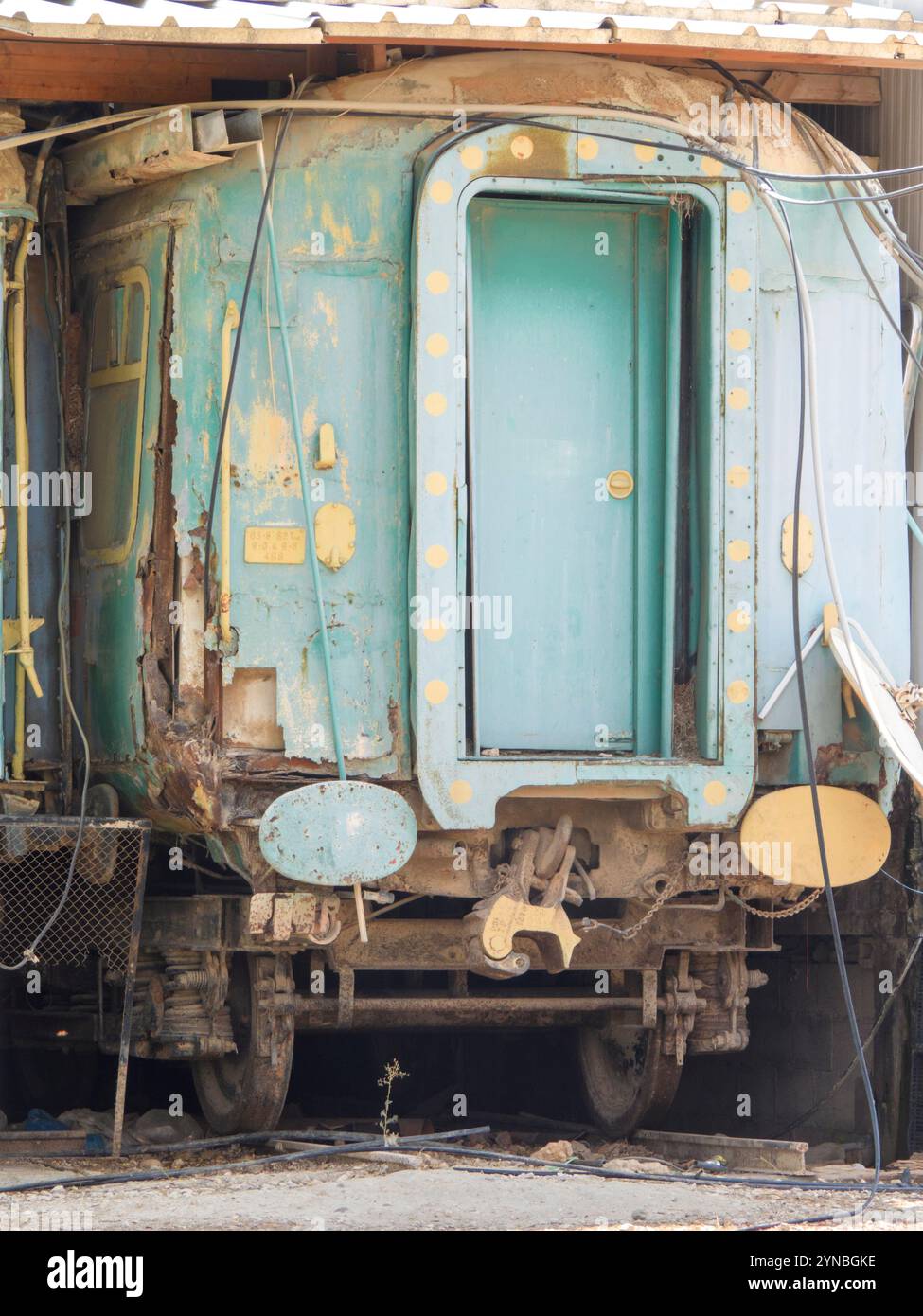 Abandoned derelict railway carriage hi-res stock photography and images ...