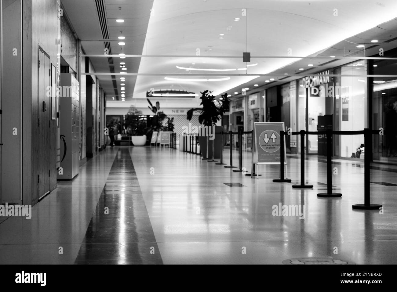 Scenes from inside the Marlowes shopping centre Hemel hempstead during ...