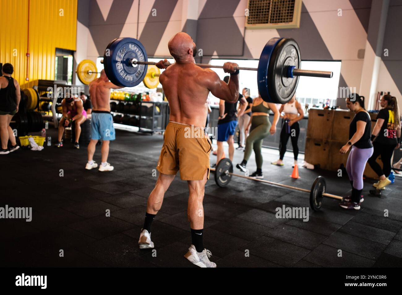 Bodybuilder back weights hi-res stock photography and images - Alamy