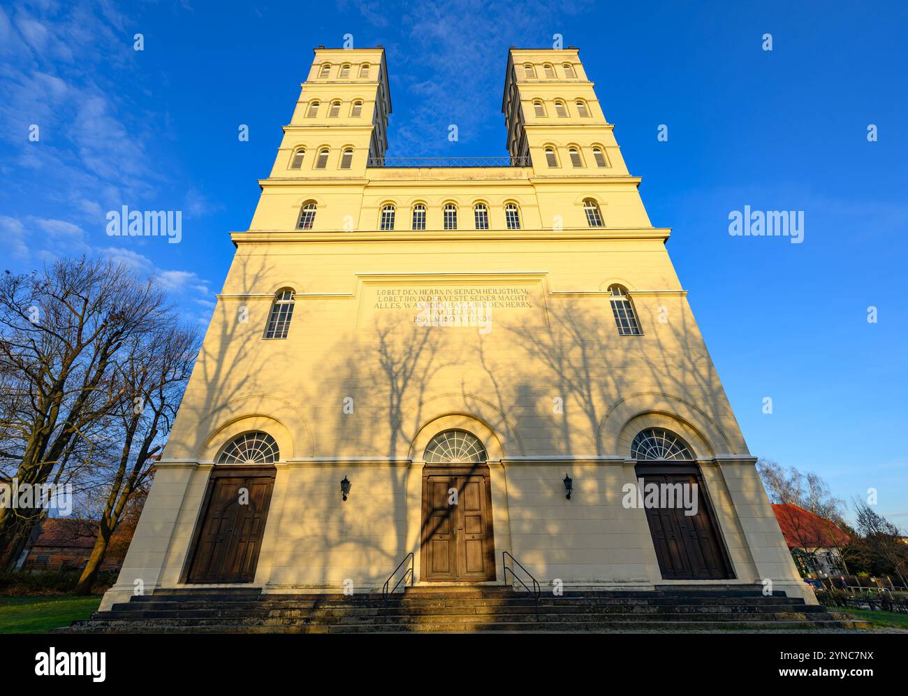 25 November 2024, Brandenburg, Straupitz: The Schinkel Church in the ...