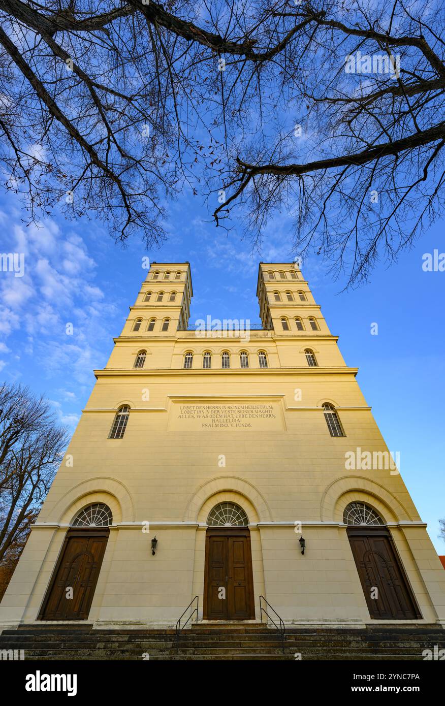 25 November 2024, Brandenburg, Straupitz: The Schinkel Church in the ...