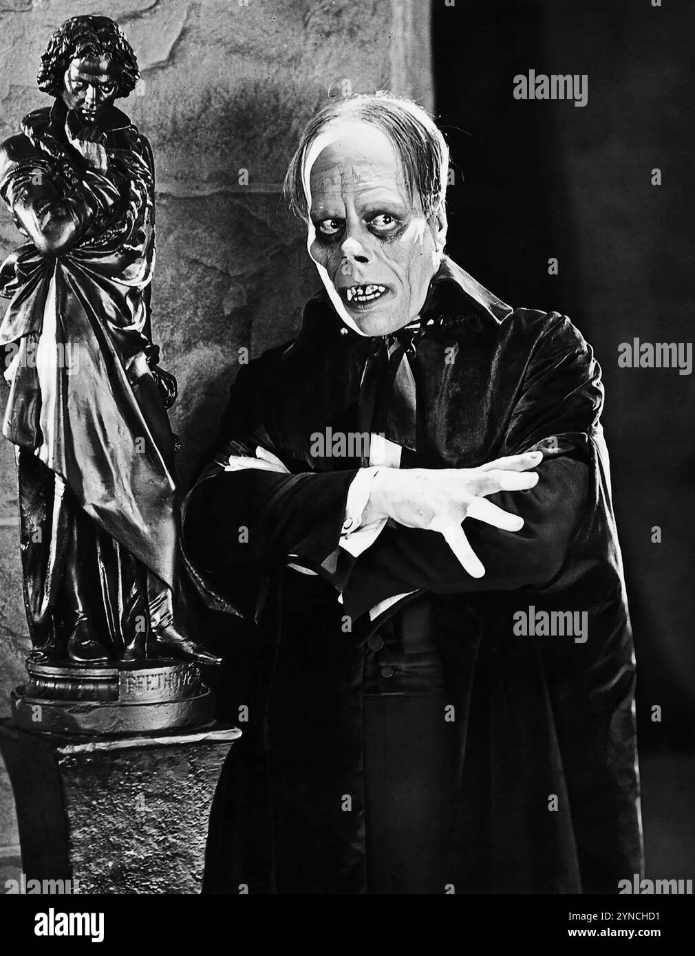 Lon Chaney in The Phantom of the Opera (Universal 1925 Stock Photo - Alamy