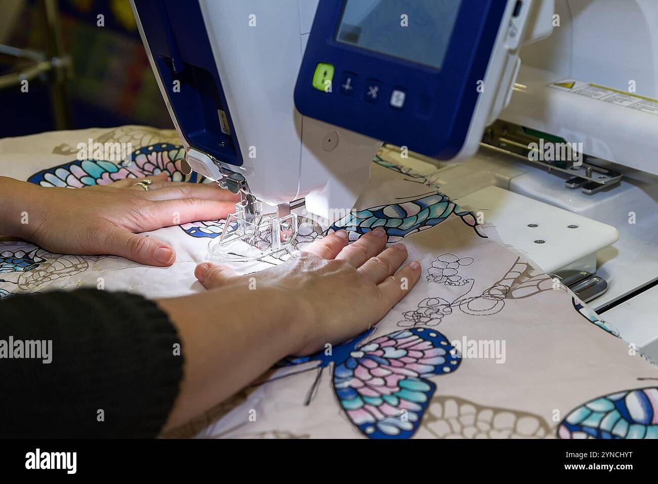 Side view machine sews on hi-res stock photography and images - Alamy