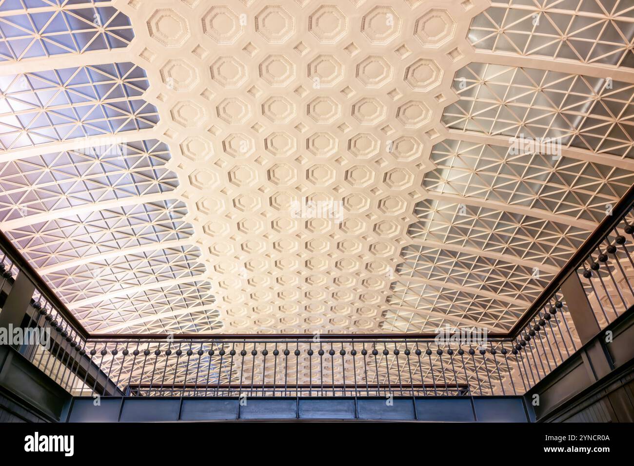 Concourse balcony view hi-res stock photography and images - Alamy