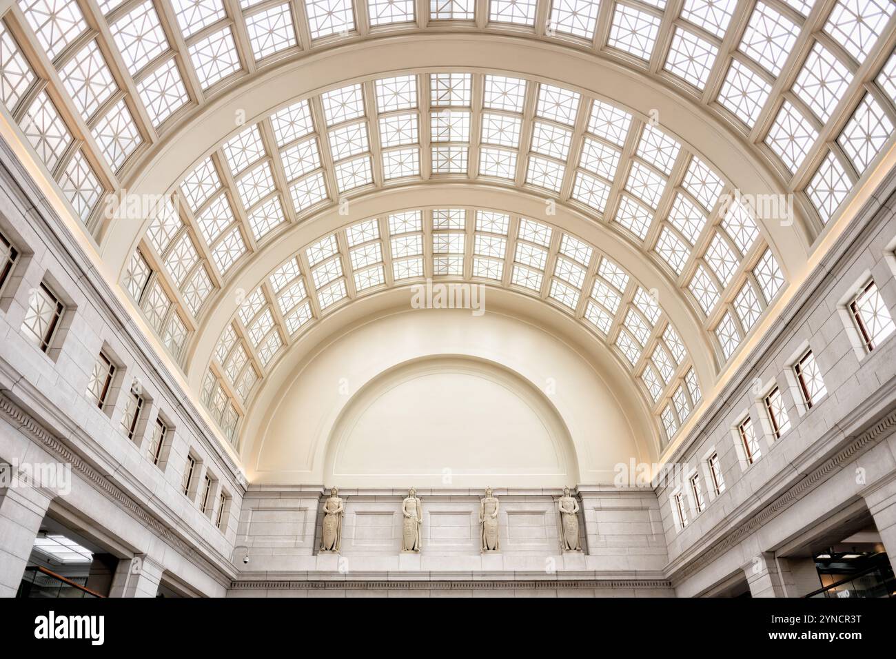 Dc train terminal hi-res stock photography and images - Alamy
