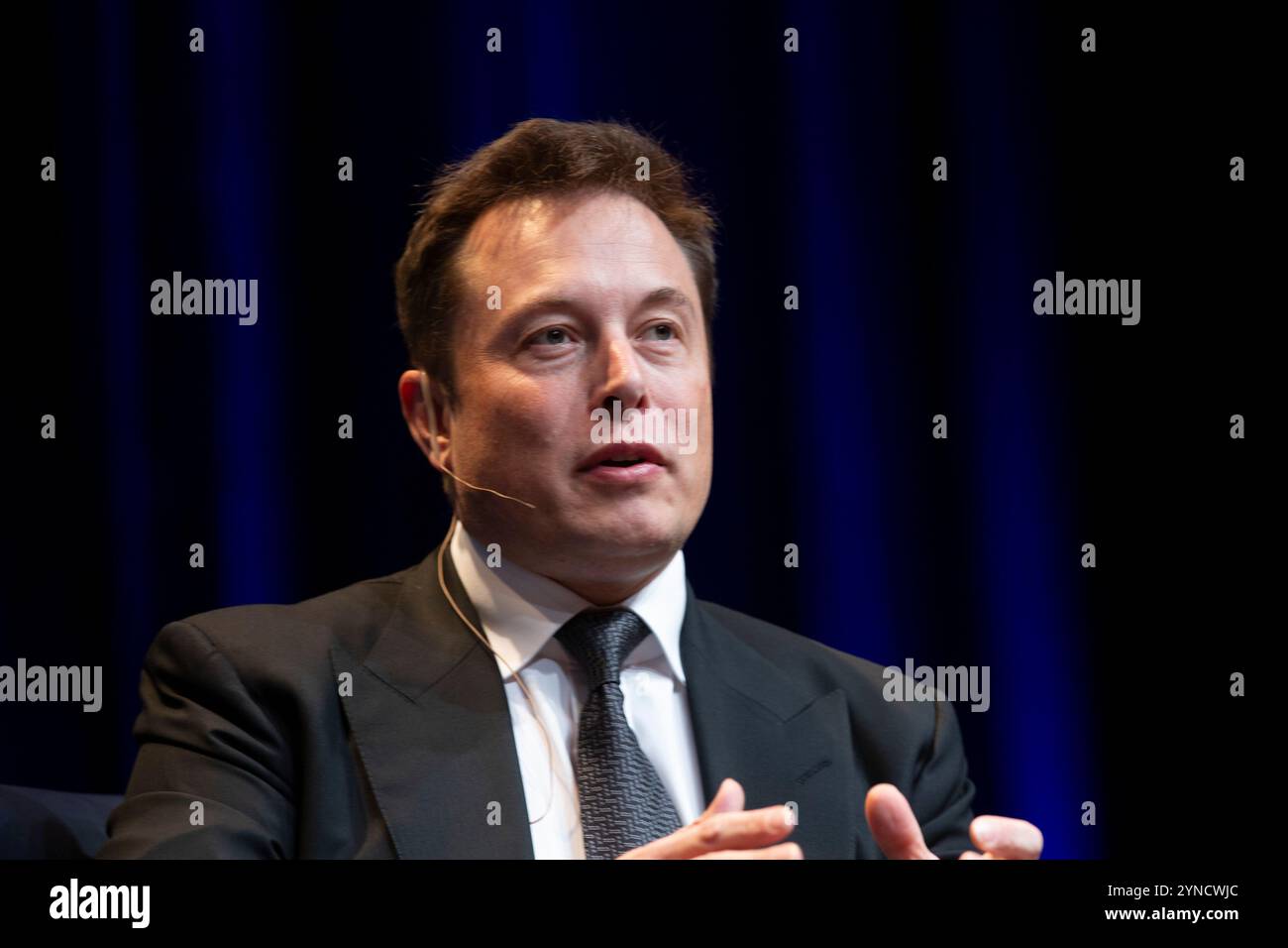 Elon musk wearing a suit and tie hi-res stock photography and images ...