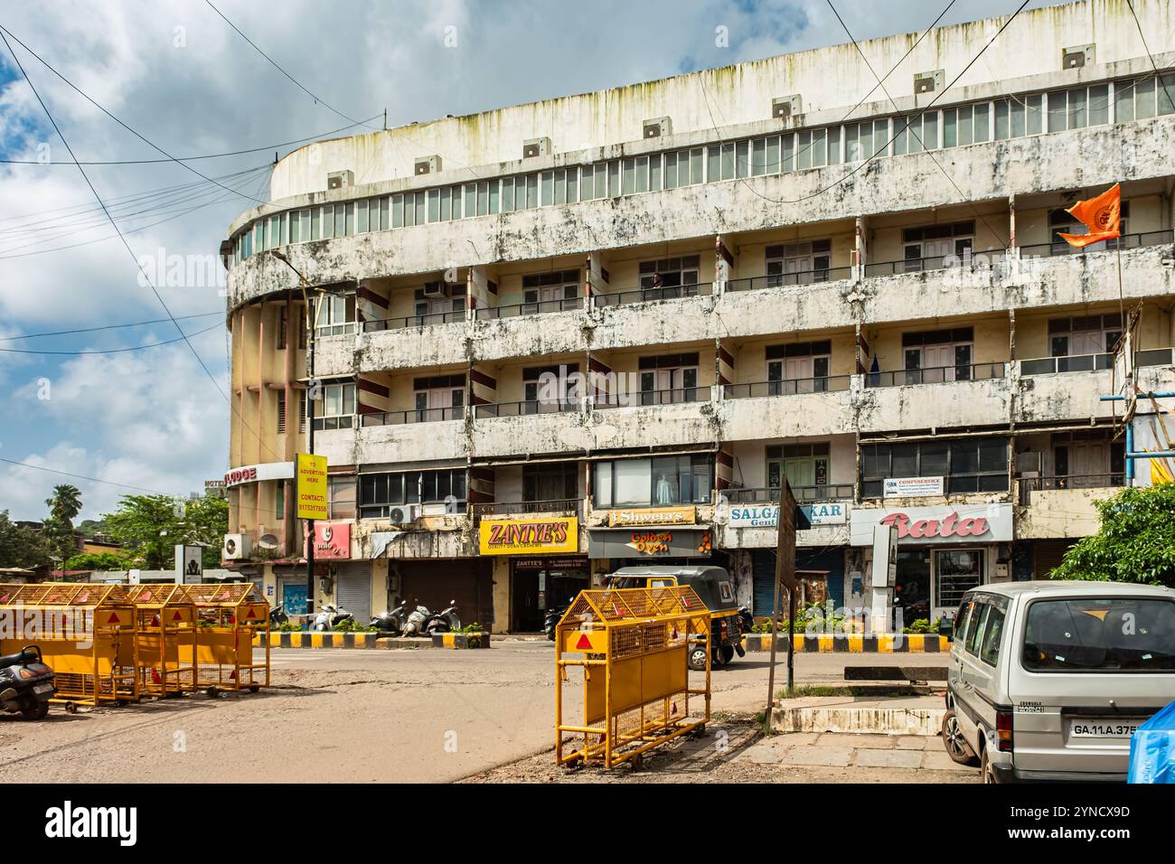 India sunny office building hi-res stock photography and images - Alamy