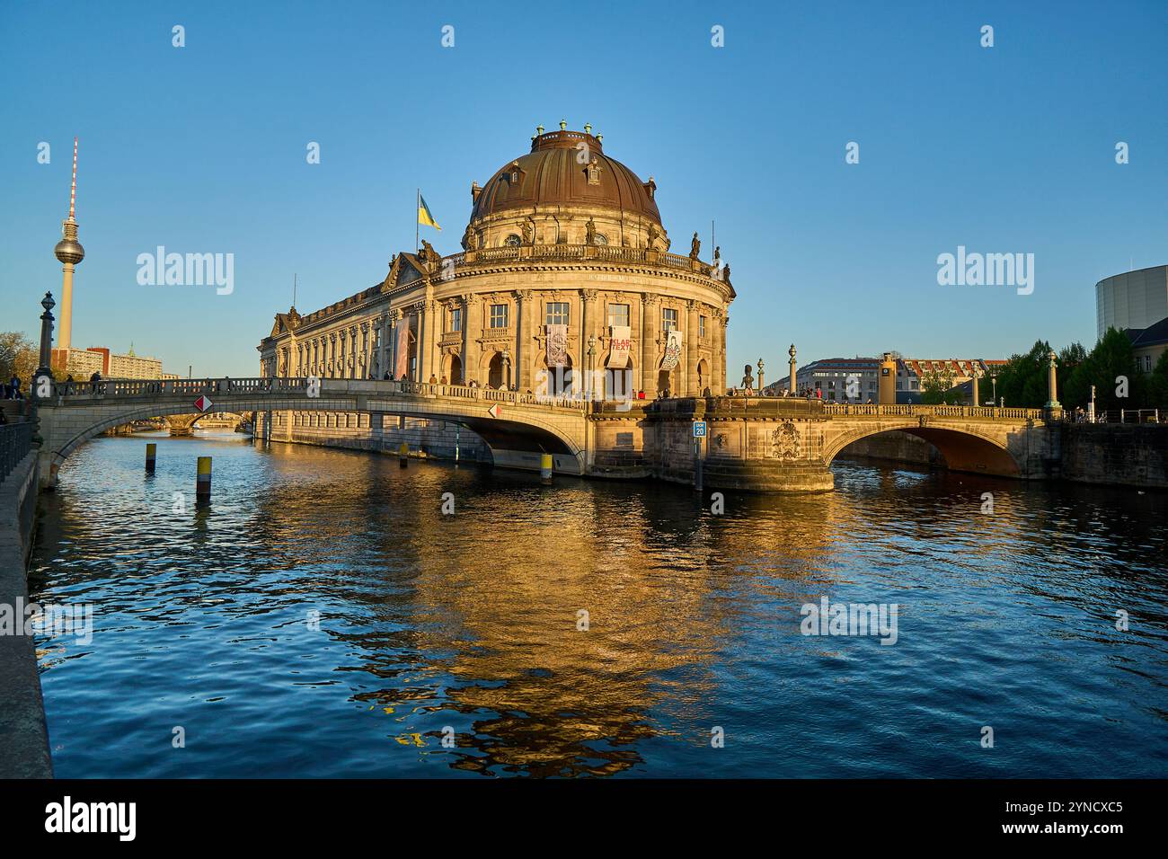 Dome bridge berlin museum hi-res stock photography and images - Alamy