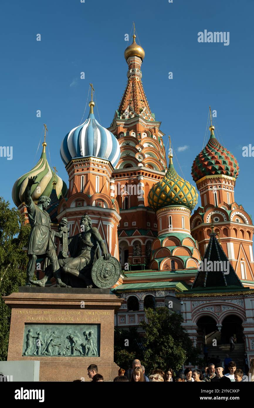 Captivating view urban building hi-res stock photography and images - Alamy