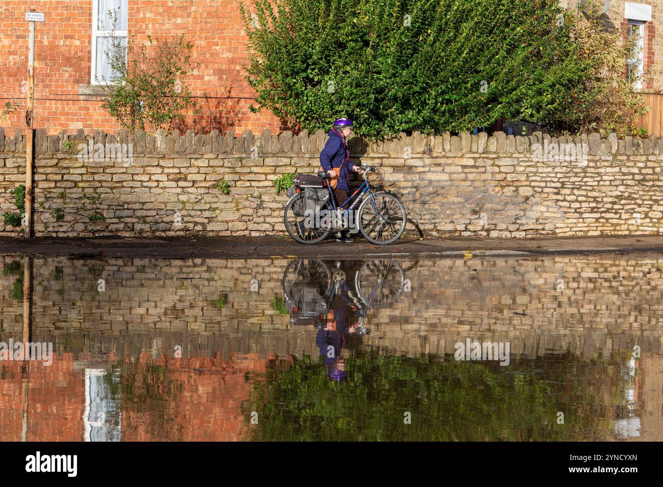 Chippenham, Wiltshire, UK, 25th Nov, 2024. A woman is pictured pushing ...