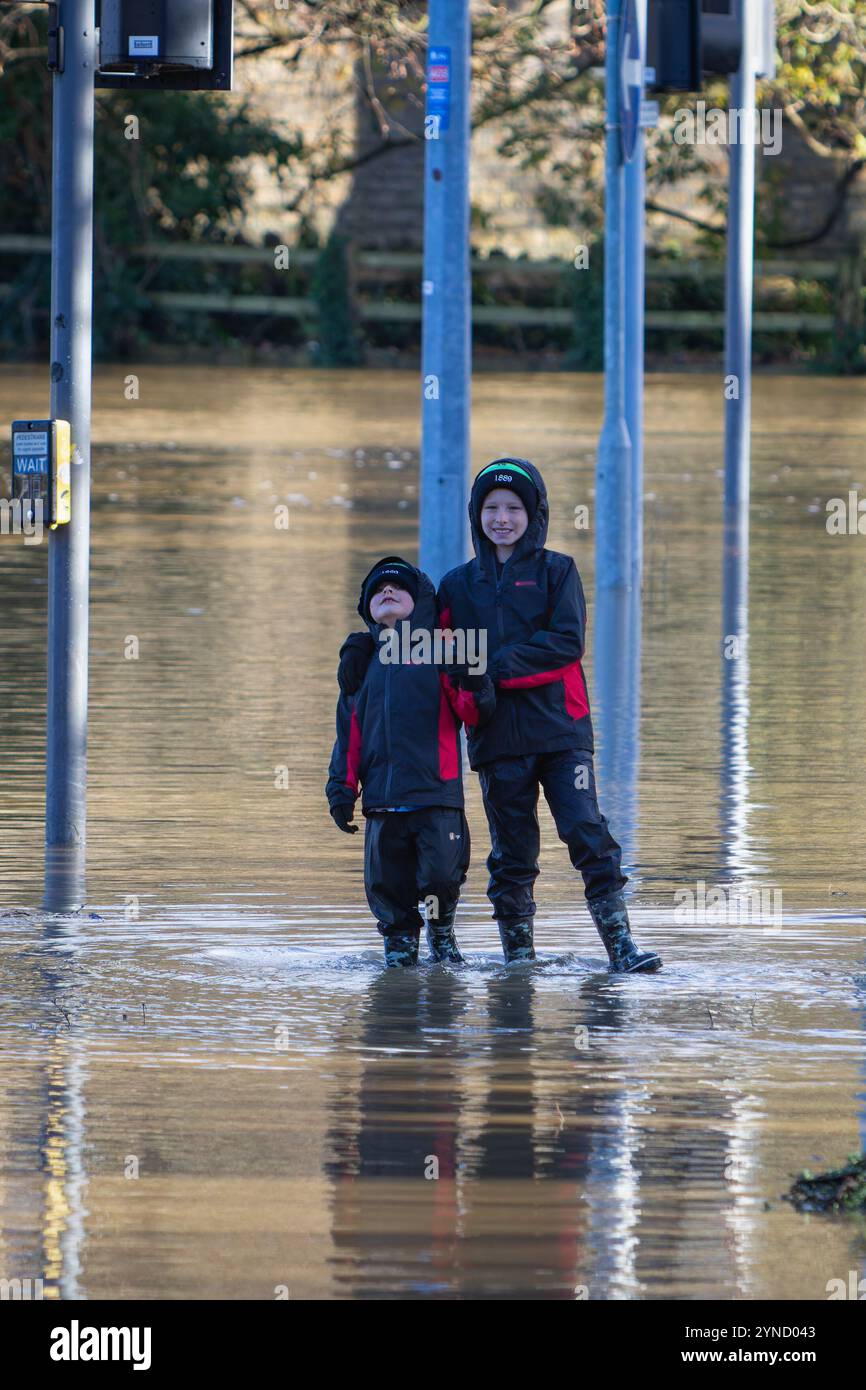 Chippenham, Wiltshire, UK, 25th Nov, 2024. Two children are pictured ...