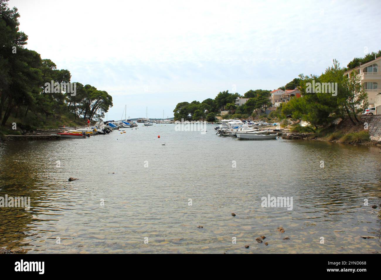 Clear water basin hi-res stock photography and images - Alamy