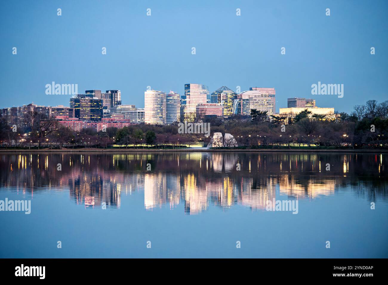 WASHINGTON DC, United States — The modern skyline of Rosslyn, Virginia ...