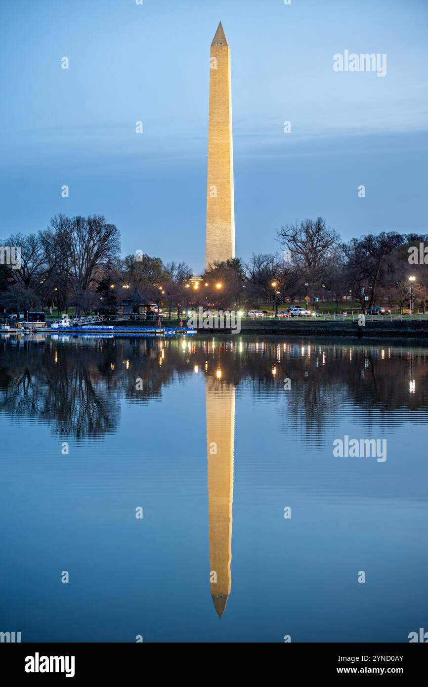 WASHINGTON DC — The Washington Monument creates a perfect reflection on ...