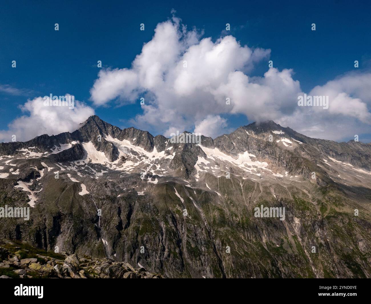 View left to the Monto Fumo 3251m and right to the Kleinspitze 3169m ...