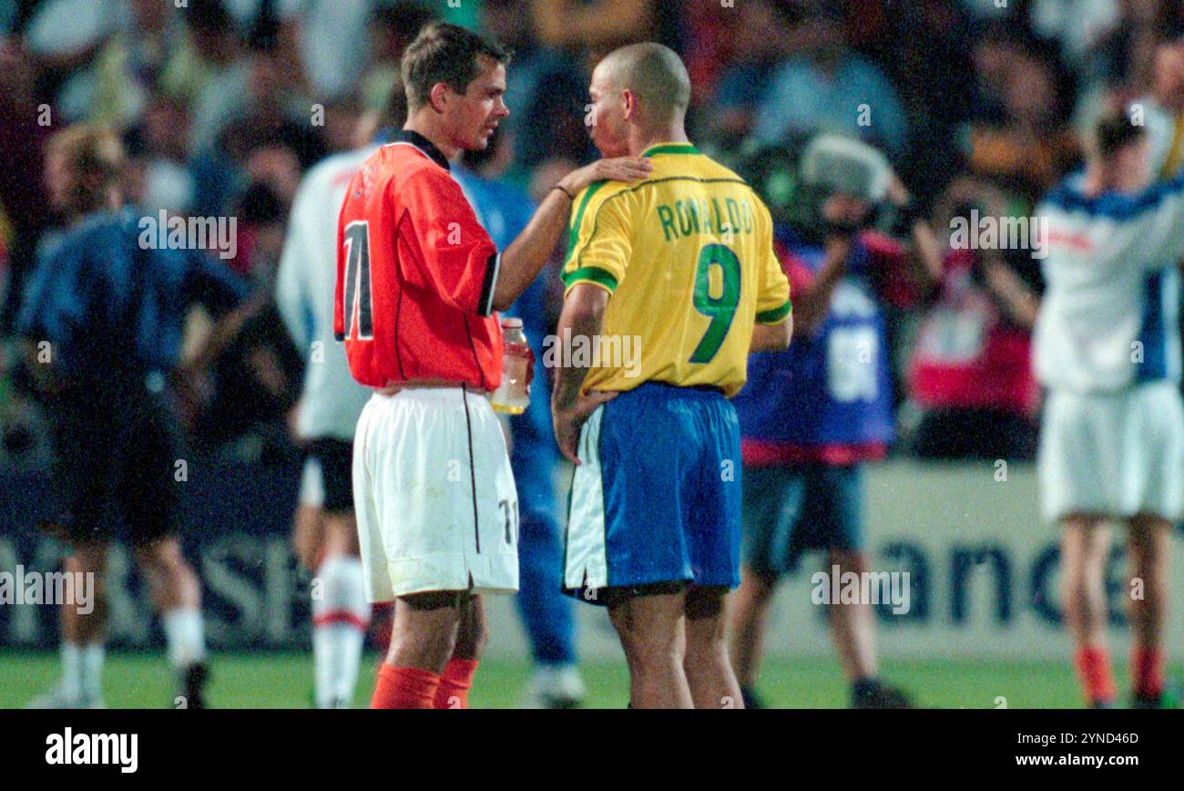 Ronaldo 1998 brazil hi-res stock photography and images - Alamy