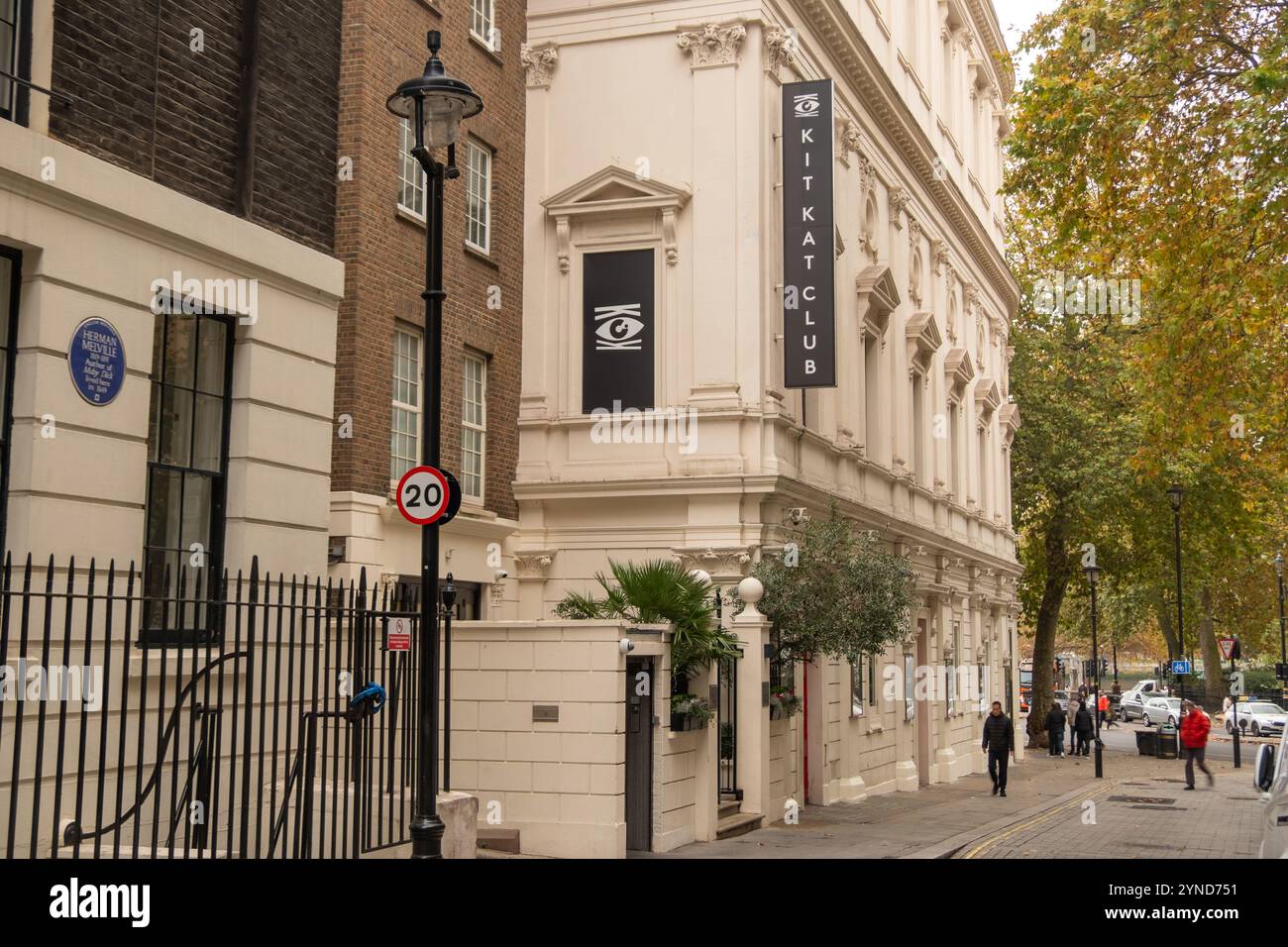 Kit kat club hi-res stock photography and images - Alamy