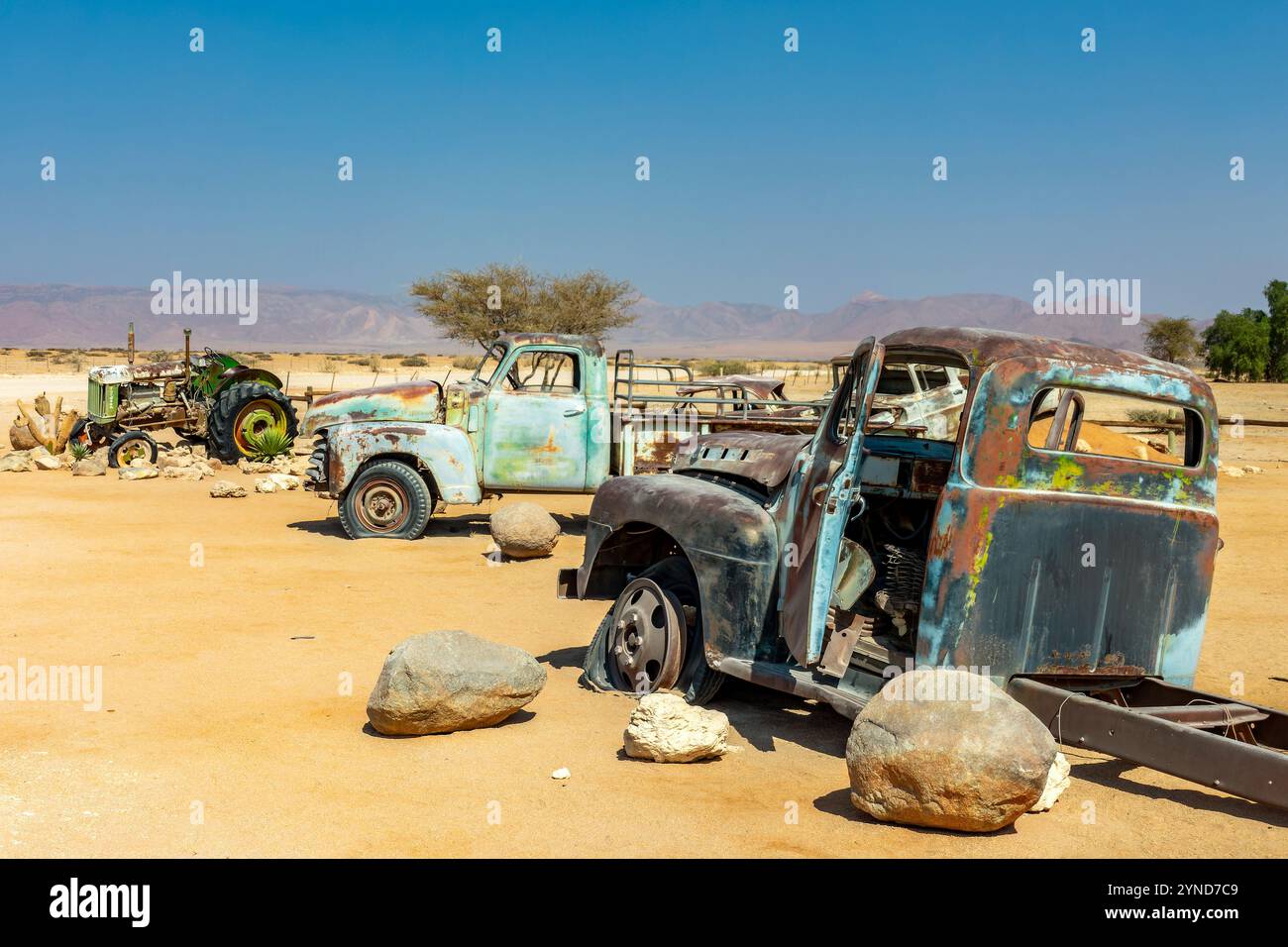 Rusty old trucks hi-res stock photography and images - Alamy