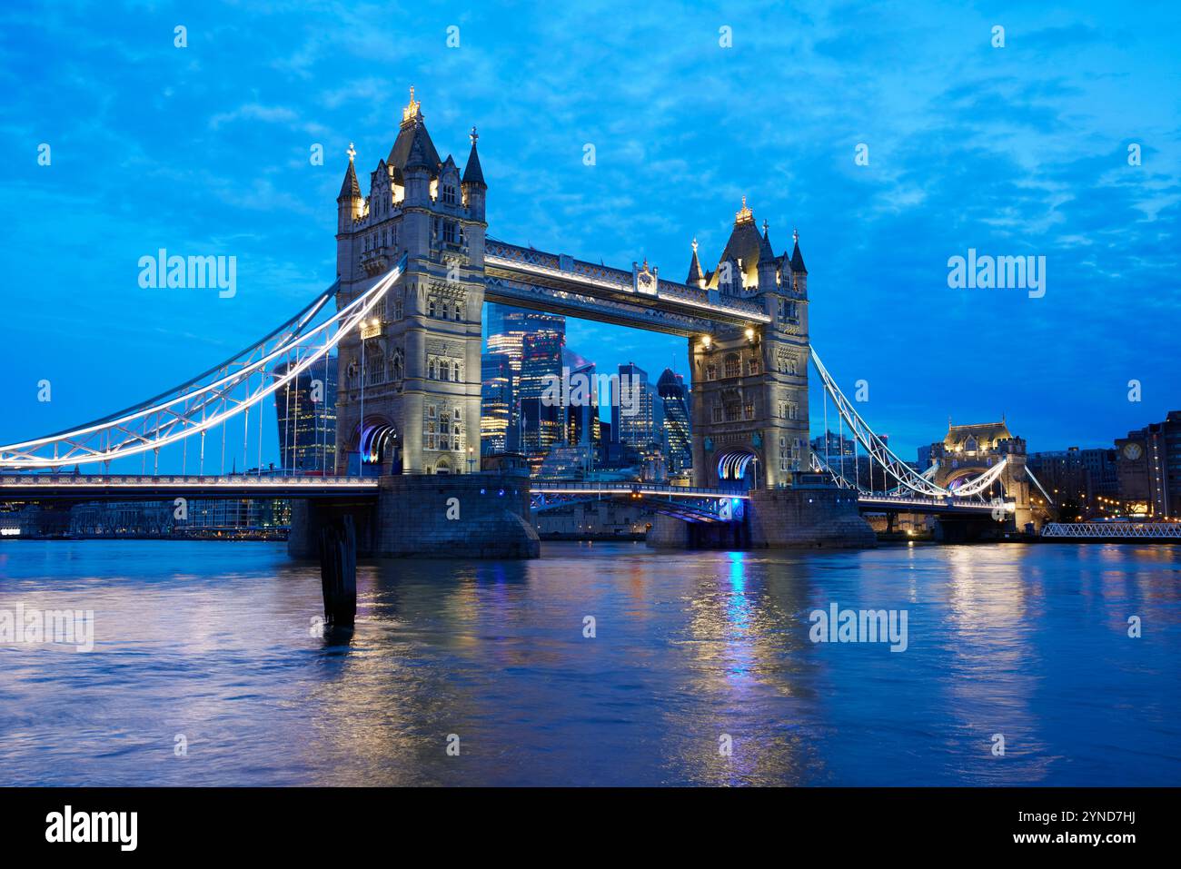 Tower bridge london sunrise gherkin hi-res stock photography and images ...