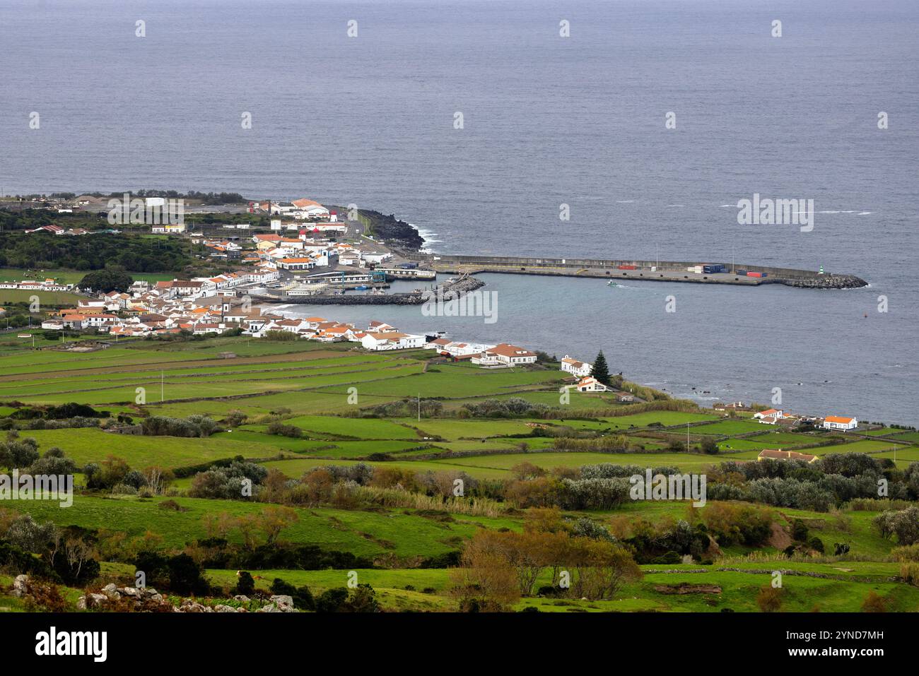 Miradouro da Praia Baloiço with view of the coastal village of Praia ...
