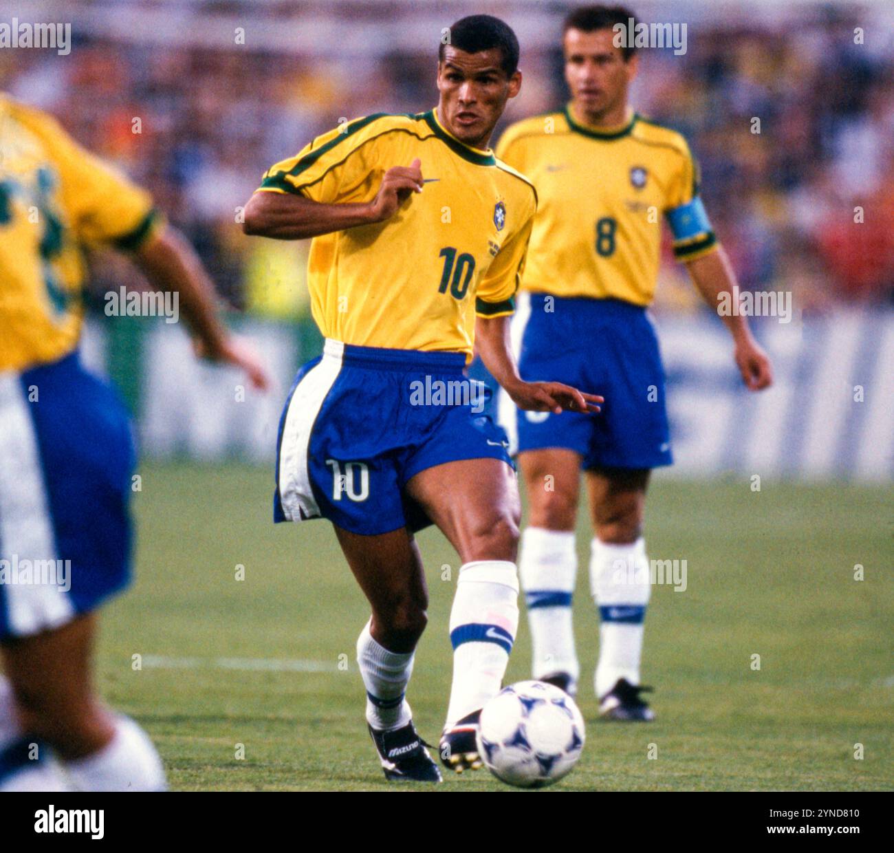 Rivaldo brazil 1998 hi-res stock photography and images - Alamy