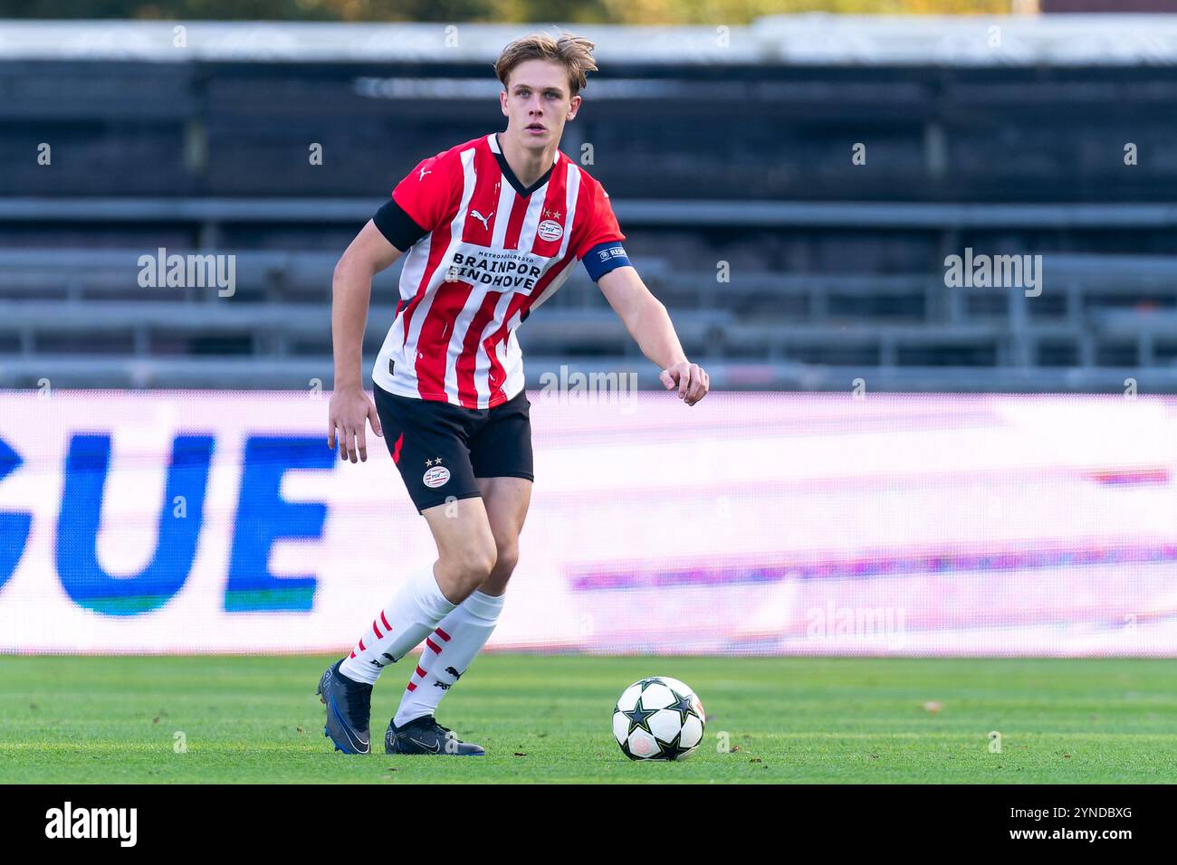 Eindhoven, Netherlands. 05th Nov, 2024. EINDHOVEN, NETHERLANDS - NOVEMBER 5: Floris Bos of PSV ...