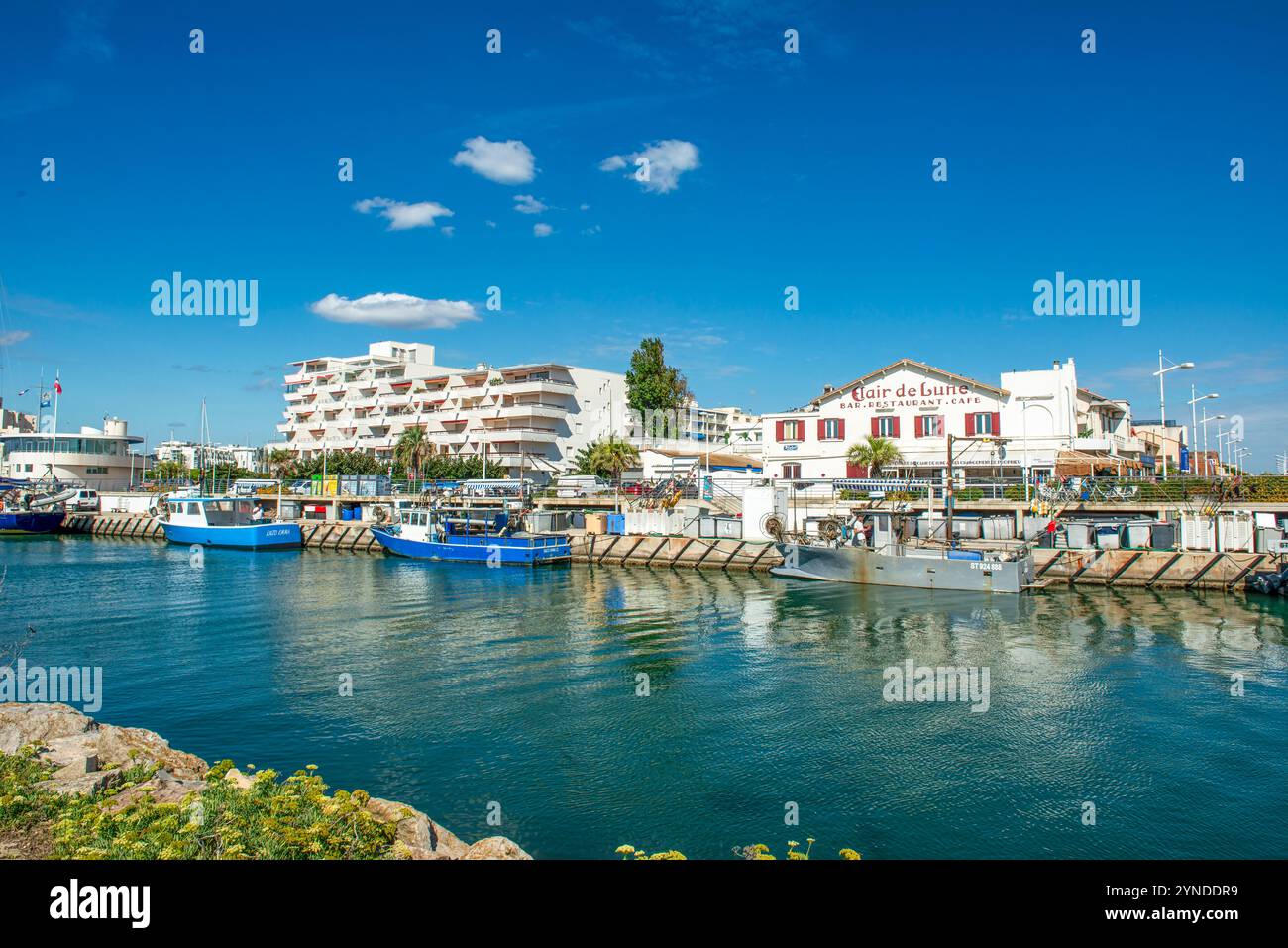 Set along a penninsula on the Mediterranean sea, Carnon is known for ...