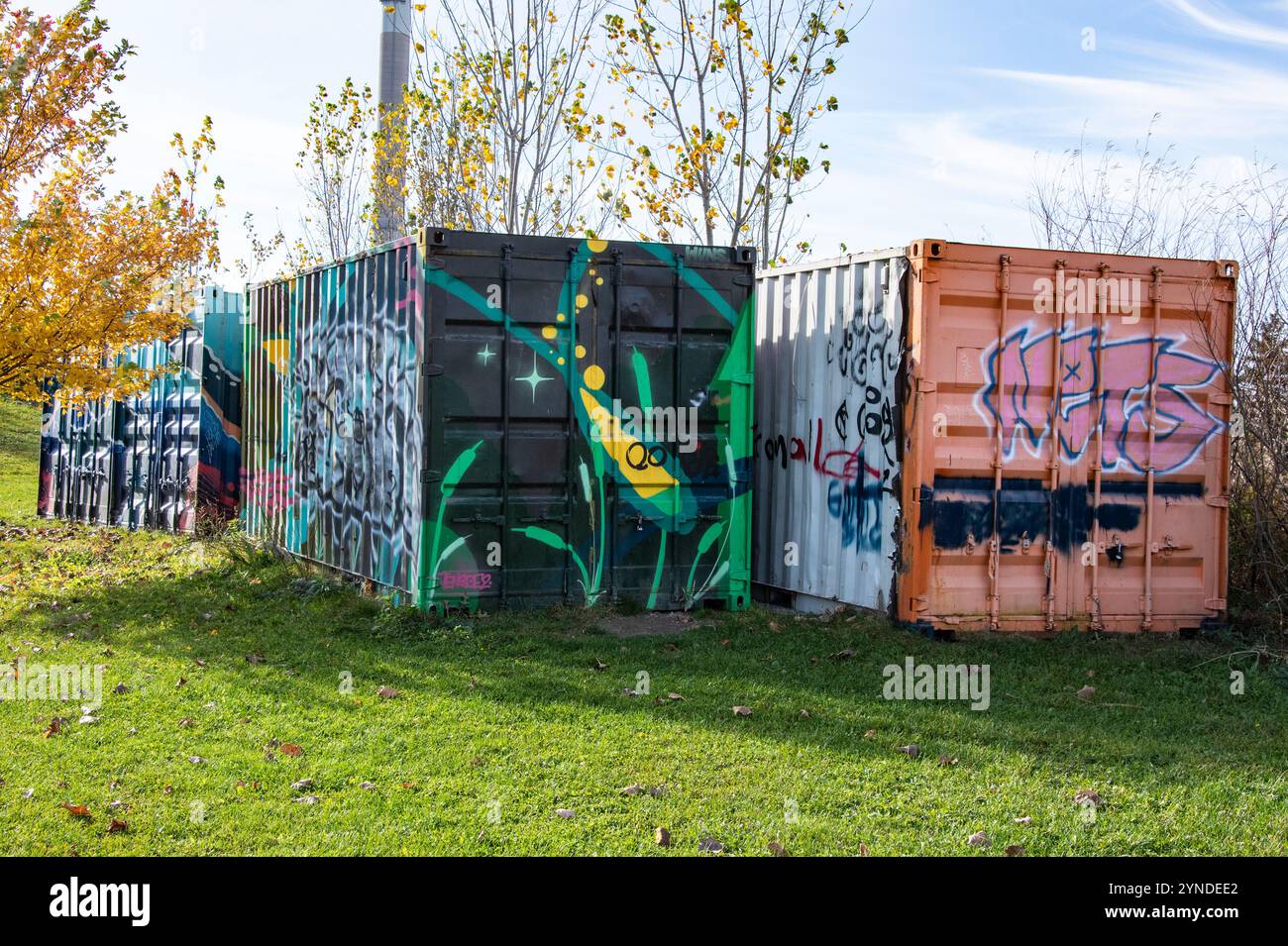 Shipping container graffiti hi-res stock photography and images - Alamy