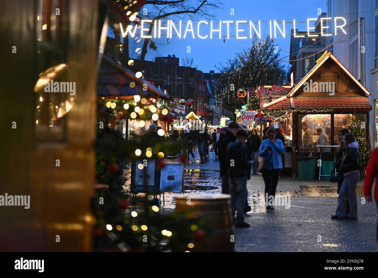 Größter Weihnachtsmarkt in Ostfriesland öffnet die Tore. Lichterglanz ...