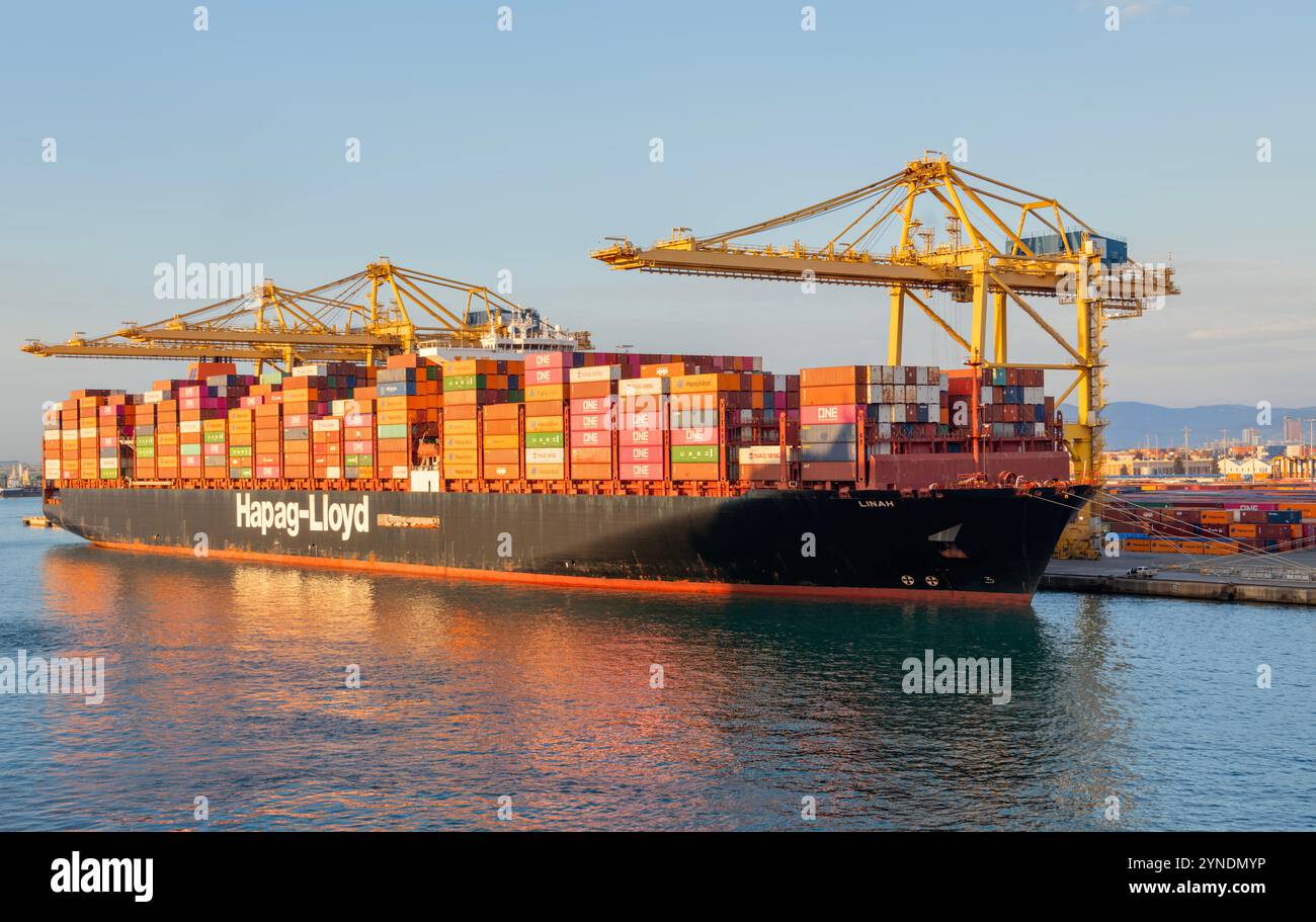 Linah container ship hi-res stock photography and images - Alamy