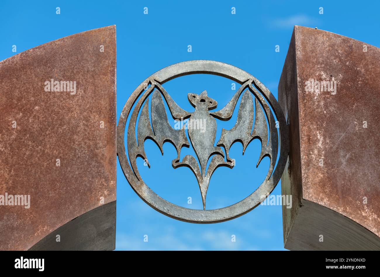 Close up bronze bat hi-res stock photography and images - Alamy